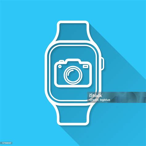 카메라가있는 스마트 워치 파란색 배경에 아이콘 긴 그림자가 있는 평면 디자인 3차원 형태에 대한 스톡 벡터 아트 및 기타 이미지 3차원 형태 가정용 캠코더 개념