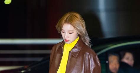 사진 여자아이들 우기시선 사로잡는 출국길