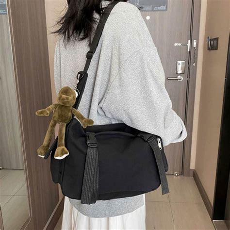 ♡잇템♥인형 키링 포함 대학생 캔버스 크로스백 데일리 가방 에이블리