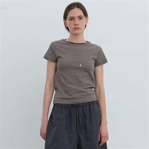 미니멀 스트라이프 티셔츠 브라운 감도 깊은 취향 셀렉트샵 29cm