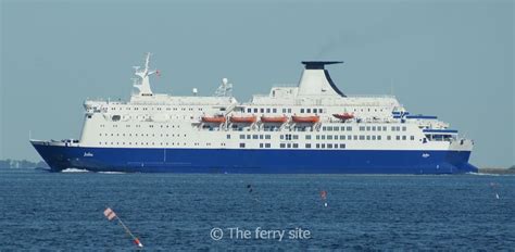 Julia Ferrys Instagram Twitter And Facebook On Idcrawl