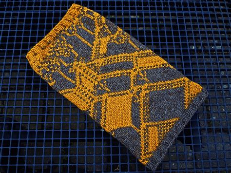 Algorithmic Knitting Design Integrating Fashion Design And Knitting With Algorithms