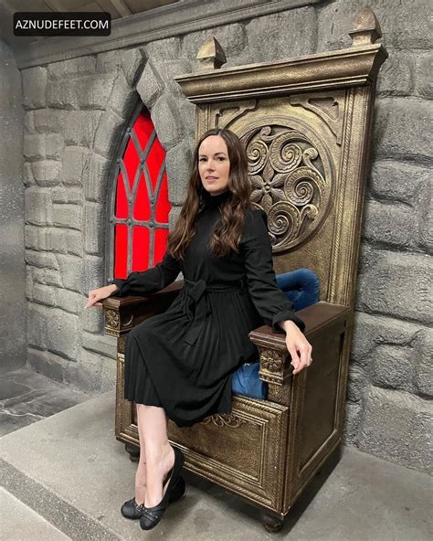 Sarah Nicklin Feet Aznudefeet