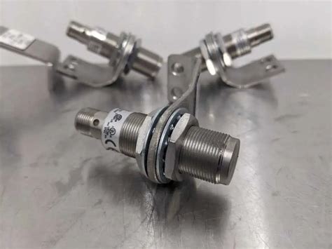 4 Pack Pepperl Fuchs NMB5 18GM65 E2 NFE V1 Proximity Sensor With Brackets NEO Surplus