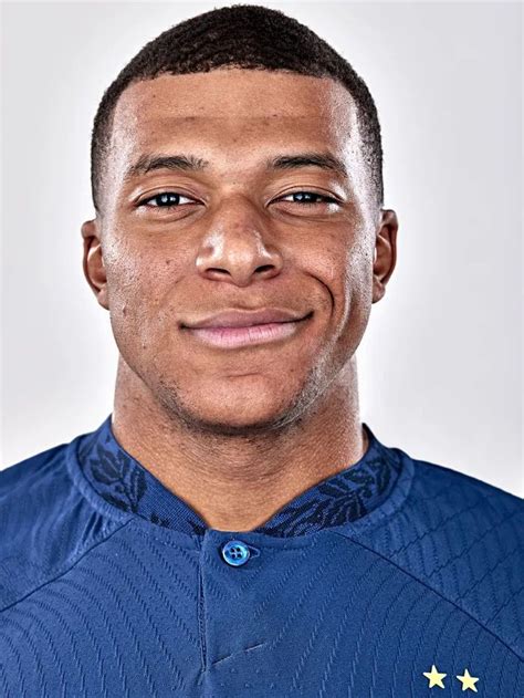 Kylian Mbappe Takes On The Weight Of His World Kylian Mbappé Cristiano Ronaldo Video Ronaldo