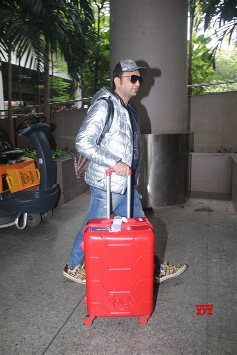 sumeet sethi spotted at airport arrival gallery social news xyz
