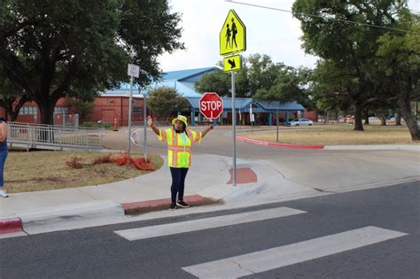 City Officials Look To Hire Crossing Guards For Nearly 100 Austin Area