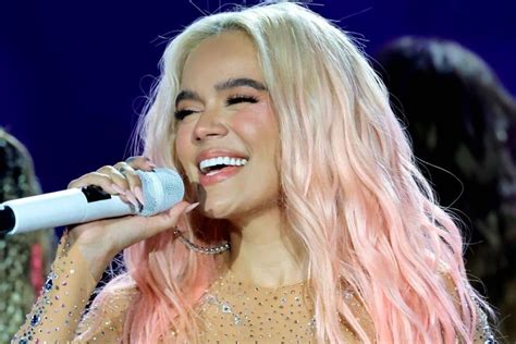Karol G Anuncia Su Compromiso En Pleno Concierto En Vivo El Momento