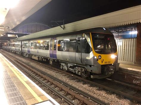 Tfl Rail Class 360 360205 In Partial Heathrow Express Li Flickr