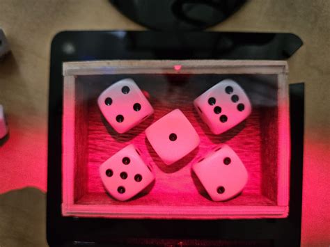 Monday Make A Hologram Dice Parallax And Security Features Monday Make A Hologram Dice Parallax And Security Features