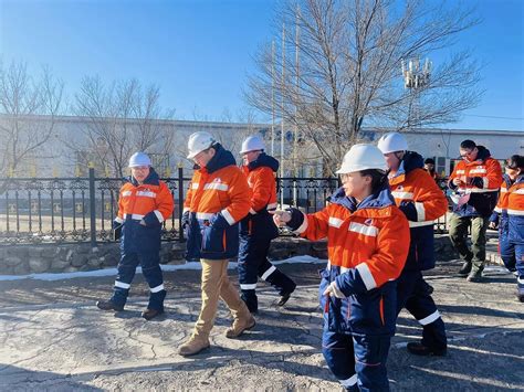 Тавантолгой ХК ийн удирдлагууд албаны хүмүүст дэлгэрэнгүй мэдээлэл өгч уурхайн явцыг танилцуулж