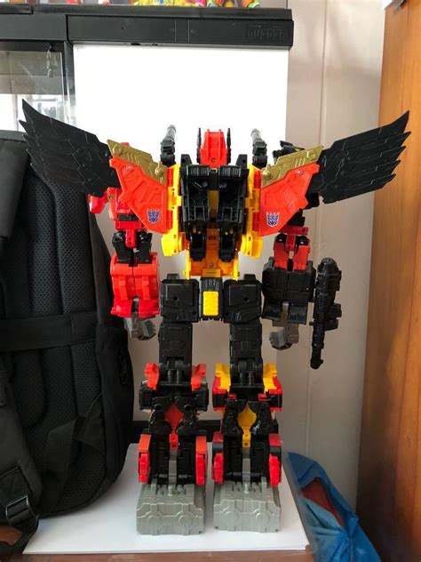 Transformers Generations Power Of The Primes Titan Class Predaking