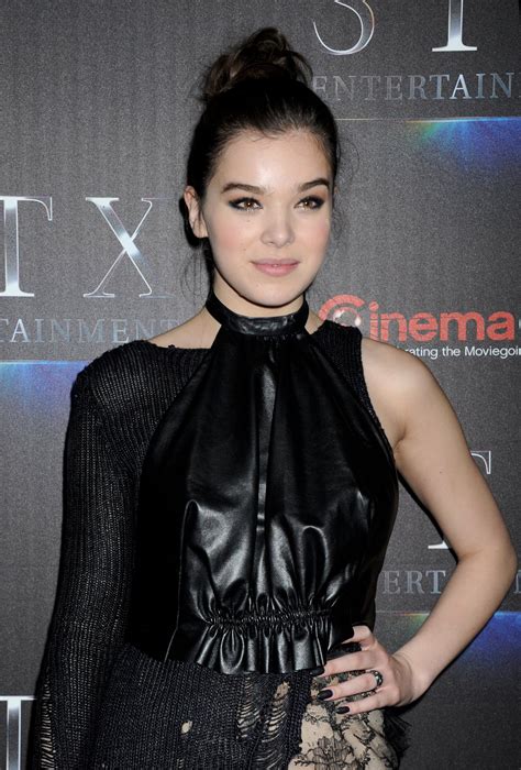 Hailee Steinfeld Hot Celebs Home