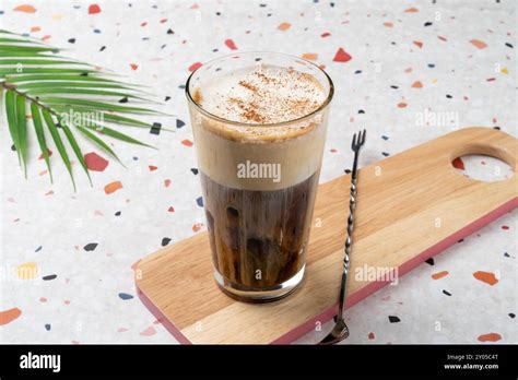 Einspanner Croissant Waffle Croiffle Strawberry Latte Coffee