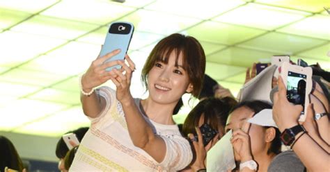 [포토] 한효주 밀착 초미니 원피스 입고 팬들과 직찍