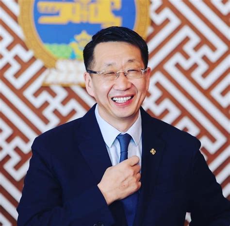 Оюутан болох дүү нартаа хаягласан Л Энх Амгалан сайдын аминчхан зөвлөмж