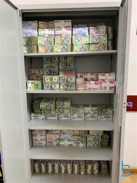 С Батдөлийн гэрээс 7 3 тэрбум төгрөгийг хураан авч буй үеийн бичлэгийг задаллаа