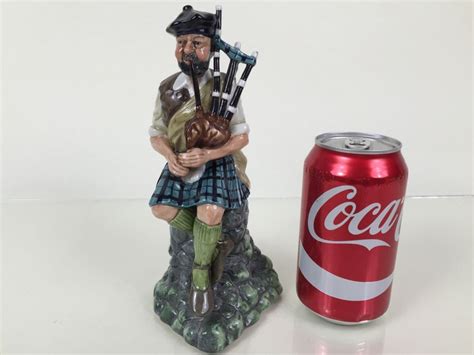 Royal Doulton Figure The Piper Hn2907 1979