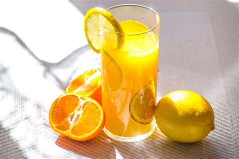5 Wonderful Benefits Of Lemon Juice For Our Body