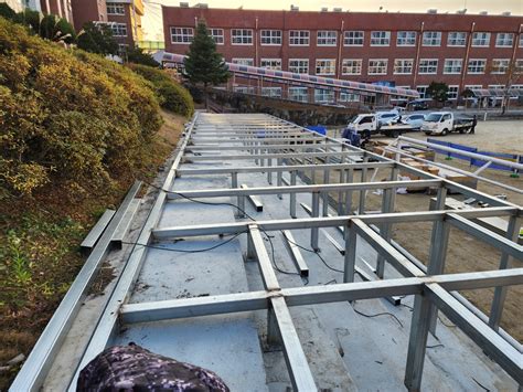 원주소재 고등학교 오크 월넛 오크수직형난간 데크로드 시공현장 주식회사 이노스