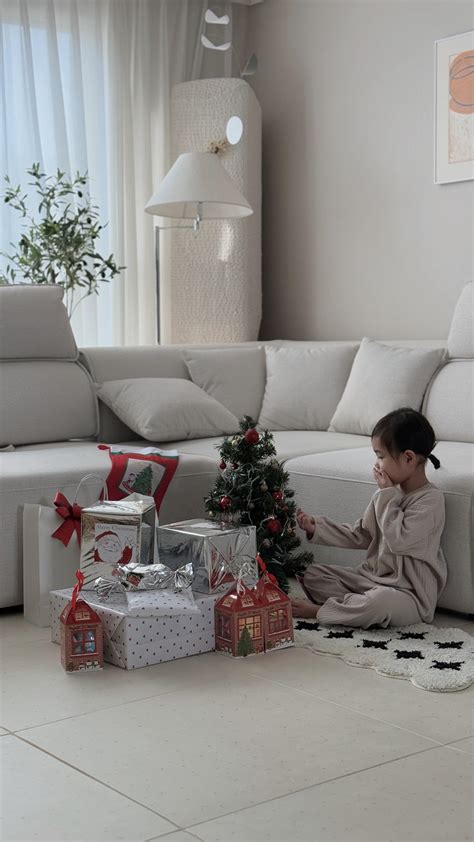 유미 협찬 L Poren Kr 깊은 밤의 시간이 길어진 계절에 침실도 깊이감있게 바꿔주고싶더라구요 아이들과 함께 자는 공간이라 블랙톤의 어두움은 부담스럽고 은은한