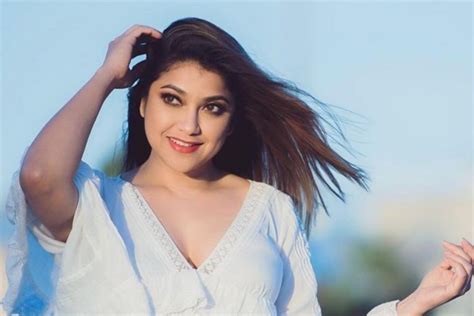 Ternyata Sarah Azhari Mantan Andre Taulani Dzargon