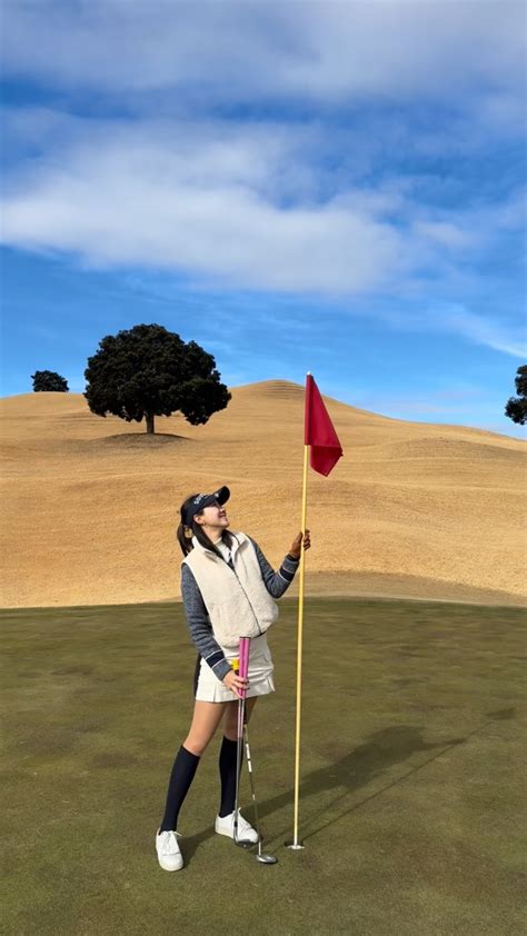 Kaone 모두가원해🙌🏻 암버팜 질감 보여드릴게요💙 처음엔 이렇게 쫀쫀하고 헤비한 느낌이에요 내가 바로 보습 왕 이런 느낌🤍 펴바르고 조금만 기다리면 쏘옥