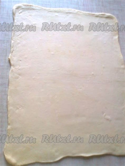 Слойки из домашнего теста с вишней 13 фото в рецепте