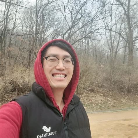 💔 해결하려 해도 풀리지 않는 상실감 아무리 명상과 영성 책을 탐구해도 마음속 깊이 뿌리박힌 상실감은 나를 놓아주지 않았습니다