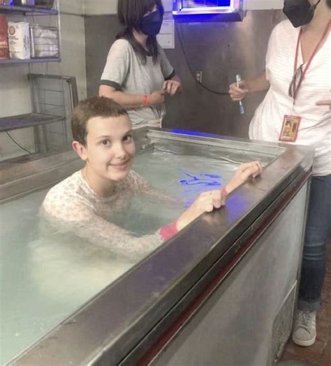 Eleven Stranger Things Fotos De Filmes Stranger Things Atores Elenco De Stranger Things