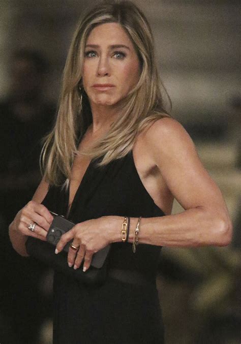 The New Wrinkle Free Face Of Jennifer Aniston Sparked Heated Debate
