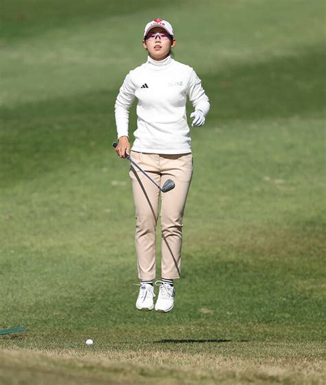 힘차게 점프하는 황유민 프로 [klpga]