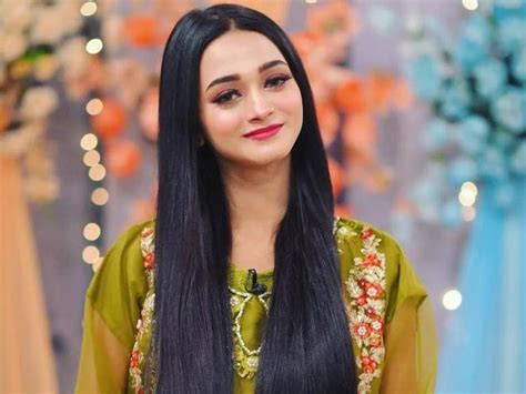 Viral Viral Girl Pics सलवार सूट ही नही वेस्टर्न ड्रेस में भी ग्लैमरस लगती हैं पाकिस्तानी