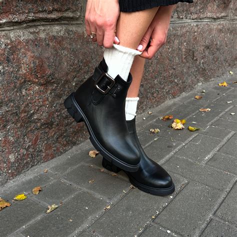 ЖІНОЧЕ • ЧОЛОВІЧЕ • ВЗУТТЯ • СУМКИ • ДОГЛЯД ЗА ВЗУТТЯМ В наявності є дуже стильні жіночі