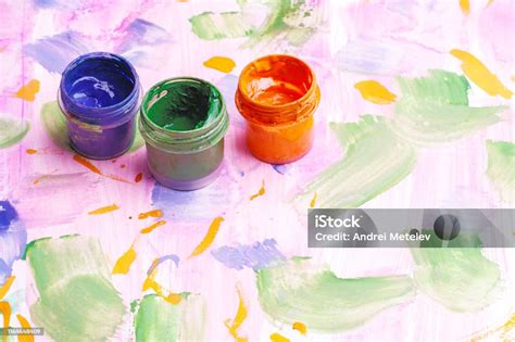 그린 종이에 파란색 녹색과 주황색 색상과 아이디어의 많은 0명에 대한 스톡 사진 및 기타 이미지 0명 감각 지각 기술 Istock