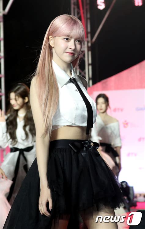 엔믹스 릴리 핑크 요정 뉴스1