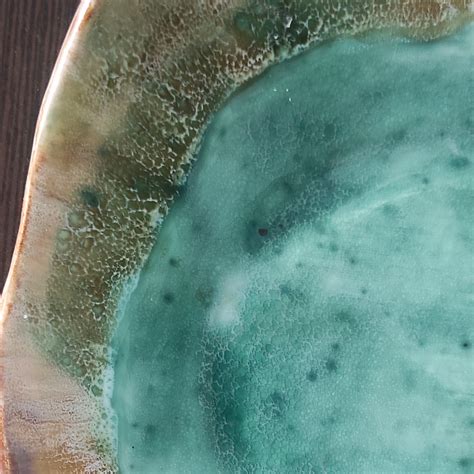 خرید و قیمت ظرف پذیرایی زمرد سرامیک دست ساز با لعاب خاص از غرفه یادینا