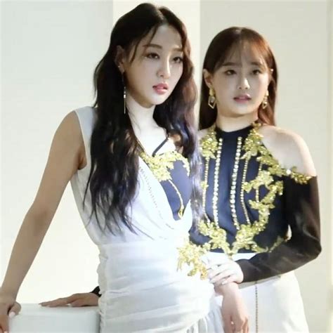 Yves And Chuu From Loona ˚ ♡ Loona And Via All Loona Members Yves