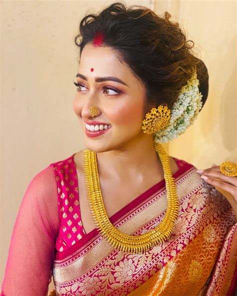 যুবনেতার সঙ্গে বিয়ের পিঁড়িতে ছোটপর্দার জনপ্রিয় অভিনেত্রী সুদীপ্তা পাত্র কে Tv Actress