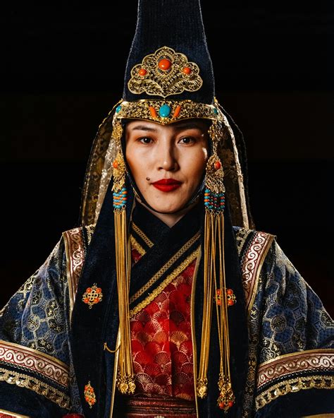 중국 전통 의상을 입은 여성 사진 Unsplash의 무료 몽골 이미지