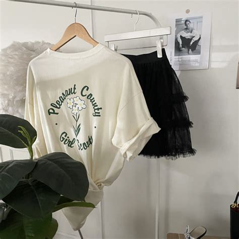 컨츄리 플라워 백프린팅 반팔 박스 티셔츠 오버핏 봄 여름 데일리 기본 이너티 에이블리