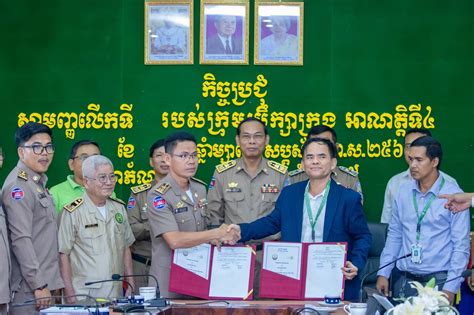 រដ្ឋបាលក្រុងសិរីសោភ័ណ ចុះអនុស្សារណៈ ជាមួយក្រុមហ៊ុនប្រមូលសំរាម ដើម្បីពង្រឹងពង្រីកសេវាប្រមូលសំរាម