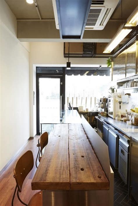 5평 디저트 카페 인테리어 요거트 고재 나무 테이블