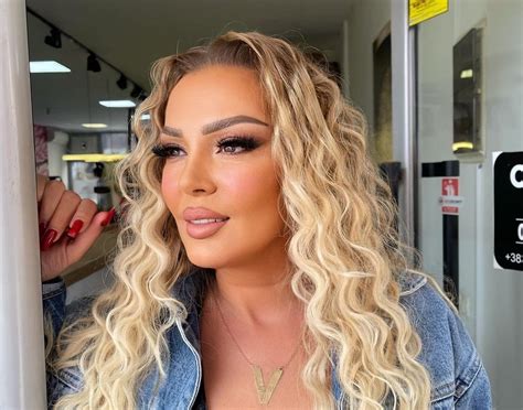 Emocionuese çfarë Thotë Violetë Kukaj Për Fëmijët E Saj Ora Info