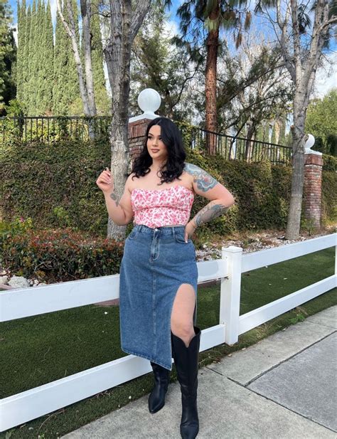 Plus Size Denim Skirt Curvy Outfits Chubby Girl Outfits Curvy Girl