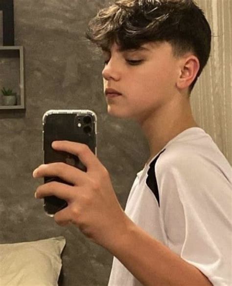 10 Ideas De Hombres Flacos Hombres Flacos Fotos De Jovenes Guapos Fotos De Muchachos