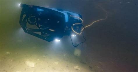 Bluerov Collecting Data For Our Real Dataset The Inset Shows A Sample Download Scientific