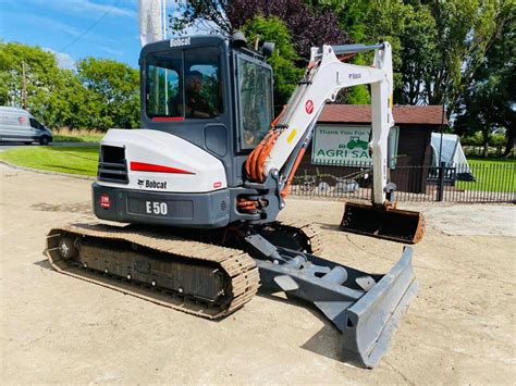 BOBCAT E50 TRACKED EXCAVATOR YEAR 2010 5768 HOURS C W BUCKET