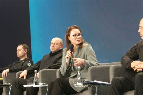 Розрив в оплаті праці жінок та чоловіків скільки він складає Економіка 24