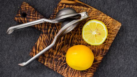 Handheld Lemon Juicers Work Better With One Extra Step
